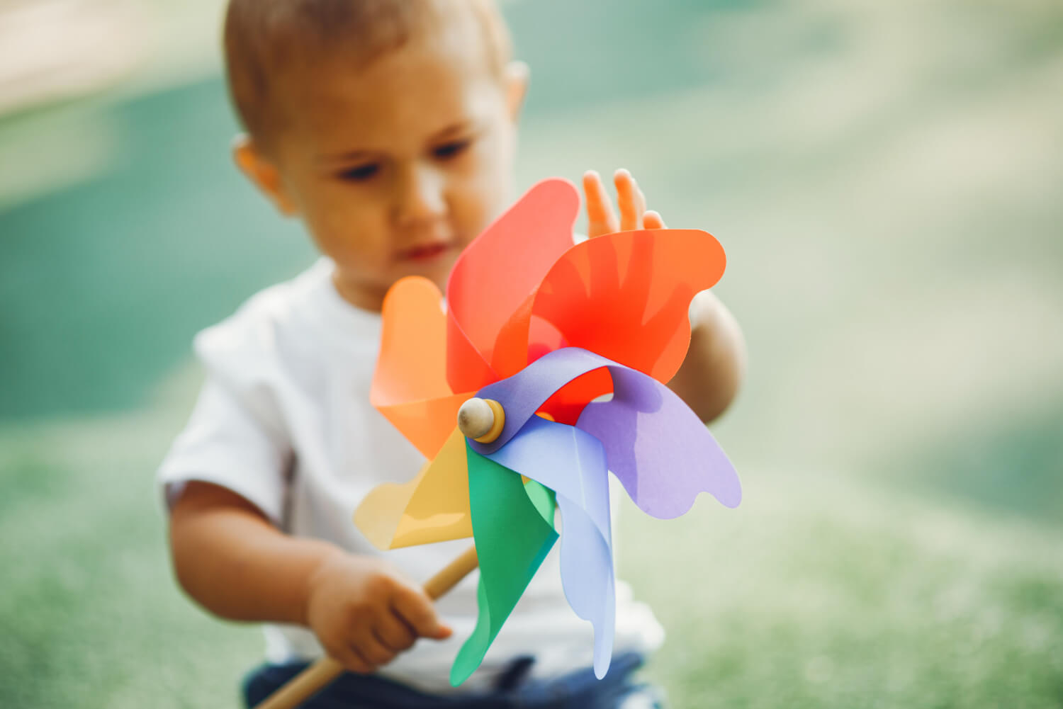 Sinais de TEA na infância: Guia para pais – SunKids
